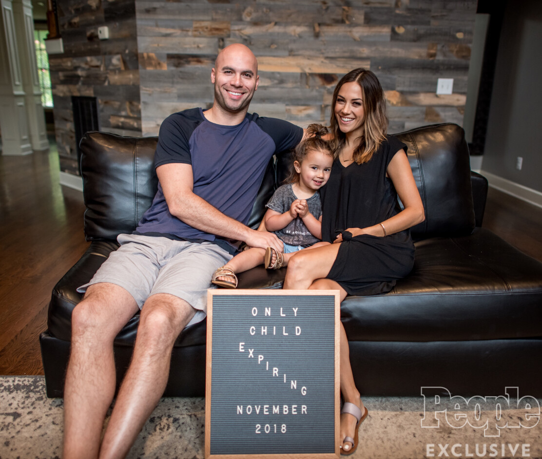 La actriz y cantante de country Jana Kramer anuncia el... - AvaWomen